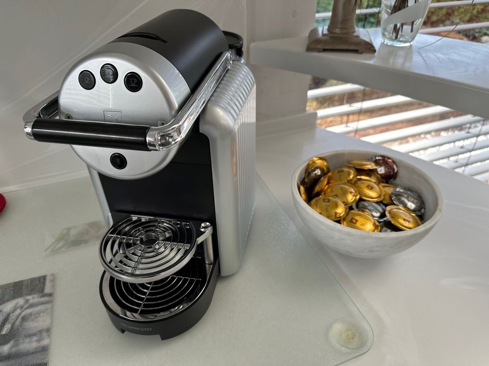 Nespresso ZENIUS ZN 100 PRO inklusive 100 Kaffee-Pads (Gebraucht) in ...