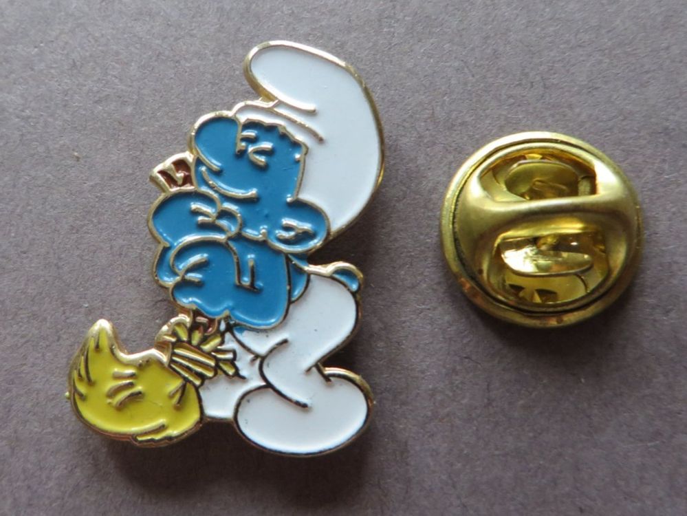PIN PEYO SCHLUMPF MIT BESEN, SMURFS, I PUFFI, 1992 | Kaufen auf Ricardo