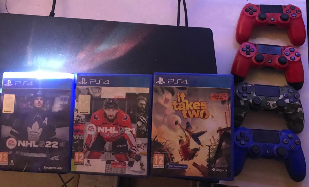 Playstation 4 + 4 Controller + 3 Games | Kaufen auf Ricardo