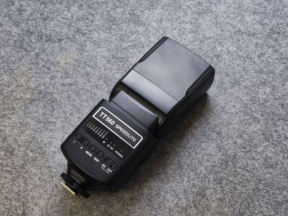 Neewer Speedlite TT560 Blitzgerät (Gebraucht) in Basel für CHF 39 – mit ...