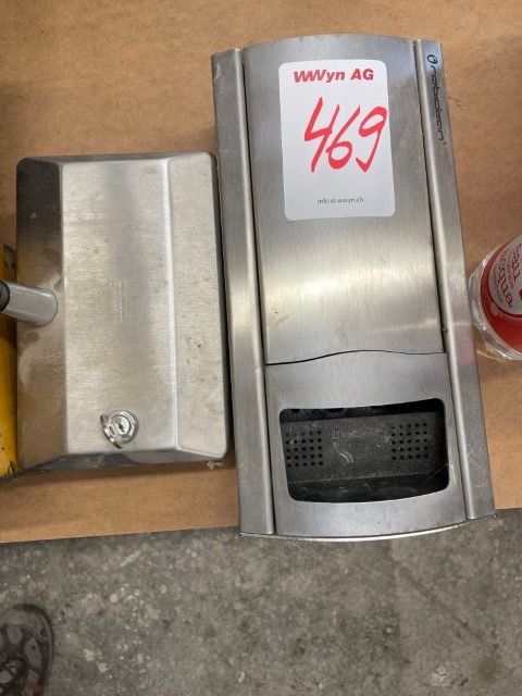 Aschenbecher / Seifenspender (Lot 469) Standort 4153 Reinach | Kaufen ...