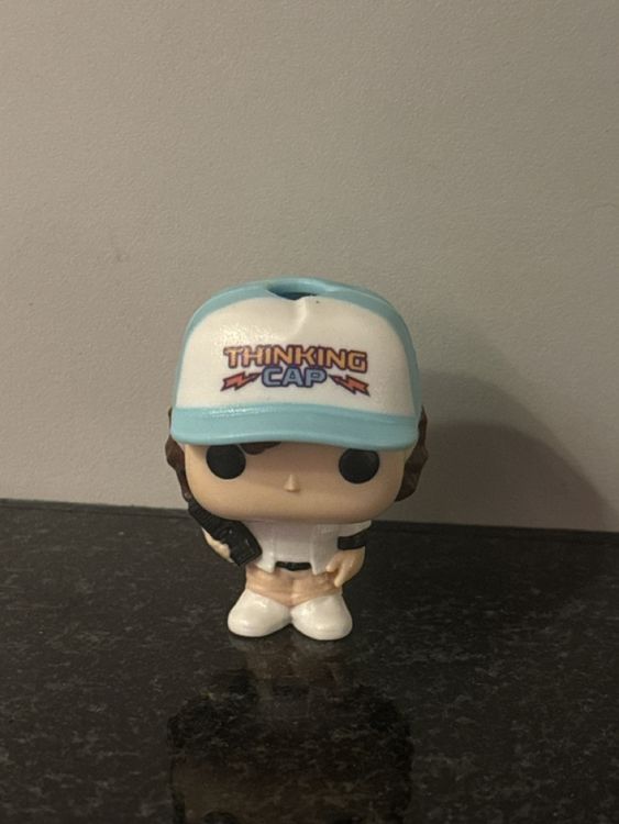 Funko Pop Stranger Things Dustin Thinking Cap - Selten! (Neu und ...