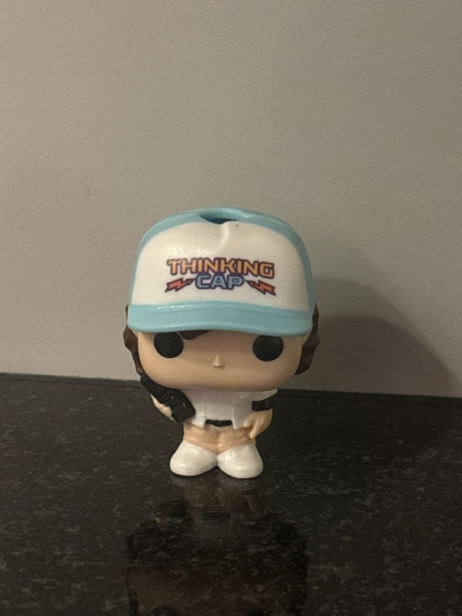 Funko Pop Stranger Things Dustin Thinking Cap - Selten! (Neu und ...