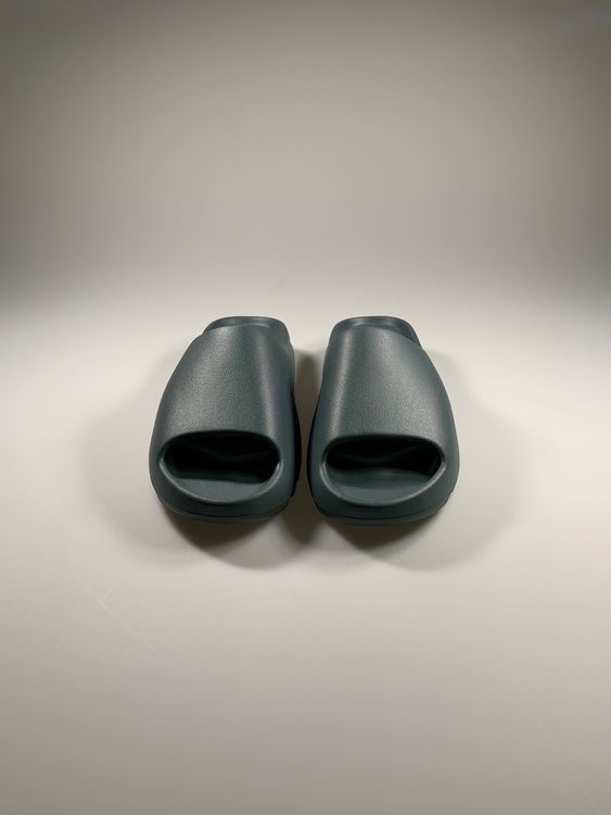 Yeezy Slide Slate Marine (Neu und originalverpackt) in Thörishaus für ...