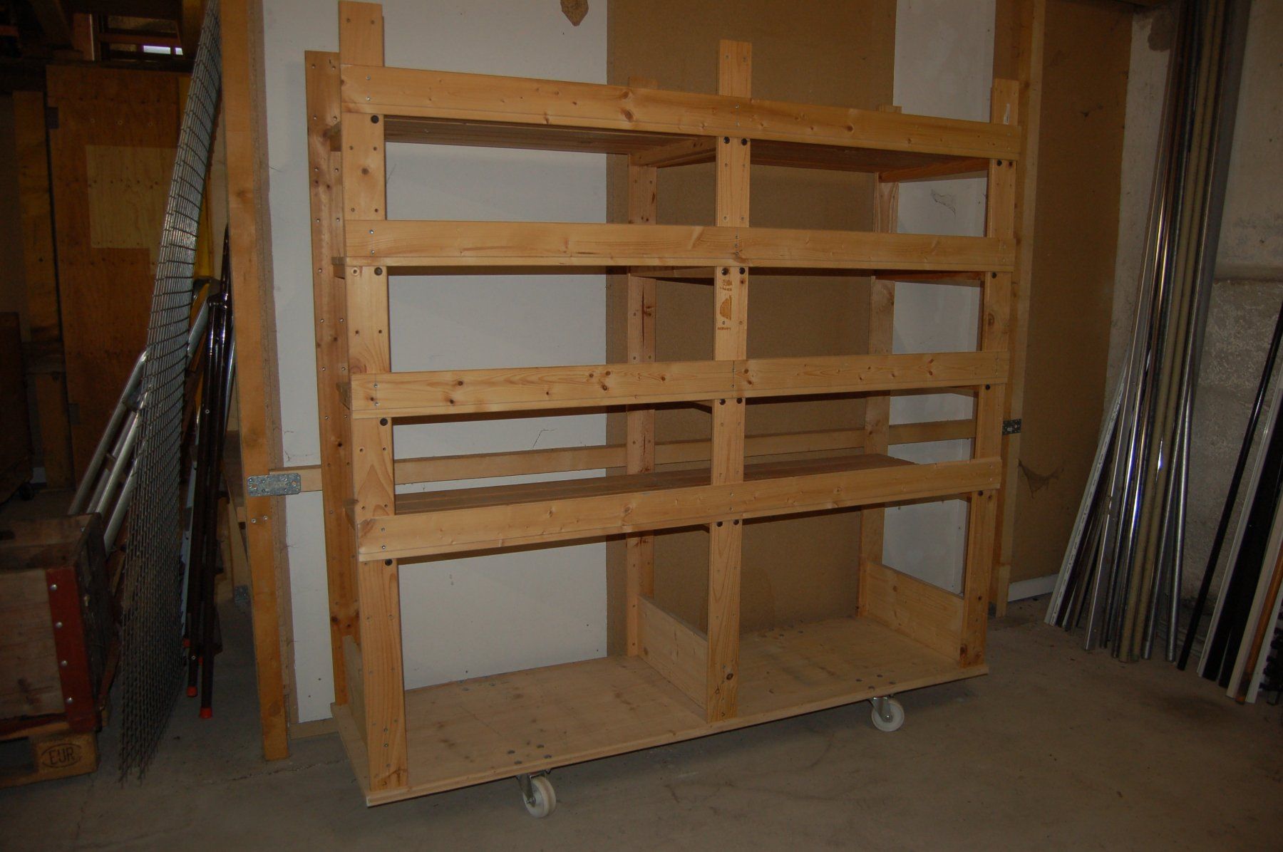Regal auf Rädern aus Holz, für Keller, Garage, Bastelraum (Gebraucht ...