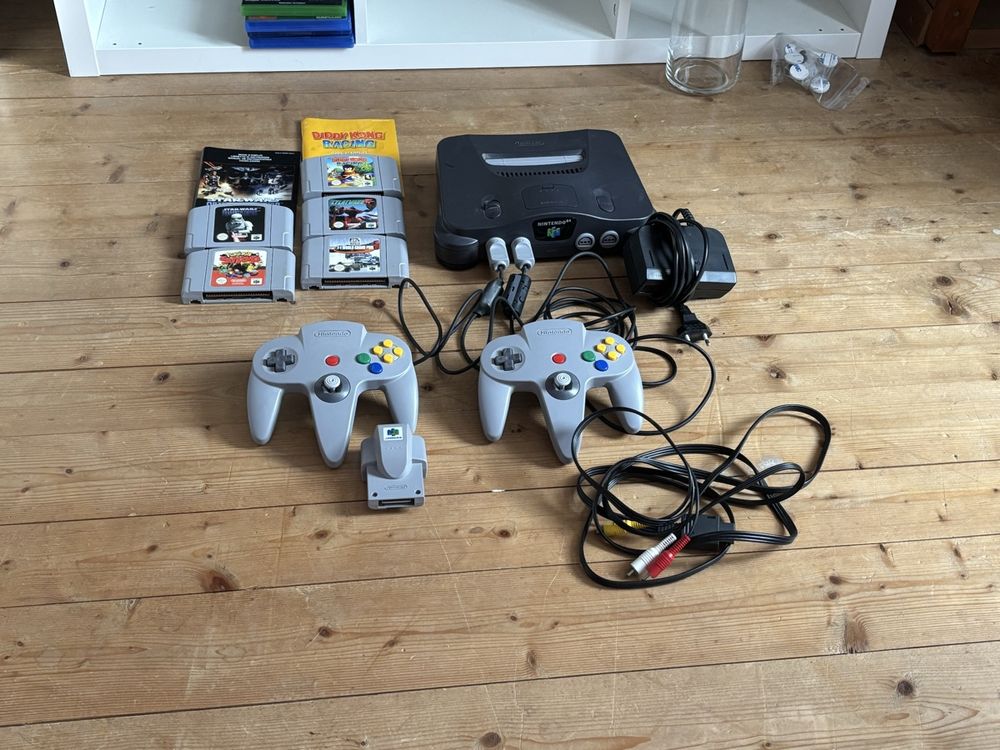 Nintendo 64 Konsole mit 2 Controller und 5 Spiele (Gebraucht) in Wald ...