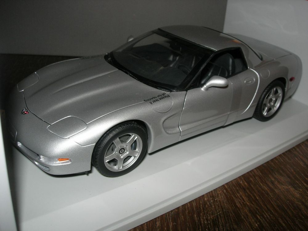 Corvette C5 Hardtop 1999 silber * UT Models1:18 (Neu und ...