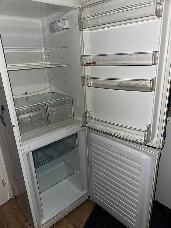 Wunderschone Groer Gefrierschrank Mit Kleinem Kuhlschrank Ebenbild