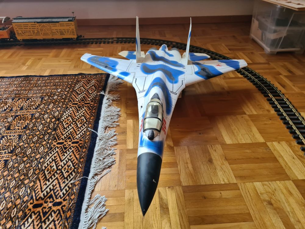 T33 Thunderbird 1.17m + SU-27 75 cm (Gebraucht) in Schlieren für CHF 100 – nur Abholung auf ...