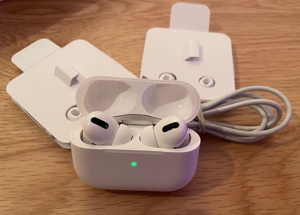 Apple AirPods Pro (1st Gen.) MagSafe Case, NEUE Pods (Gebraucht) in ...