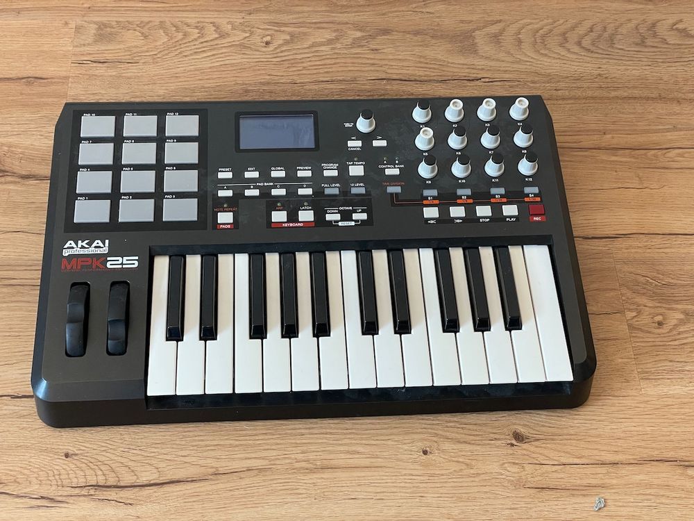 AKAI MPK 25 MIDI Interface (Gebraucht) in für CHF 30 – mit Lieferung ...