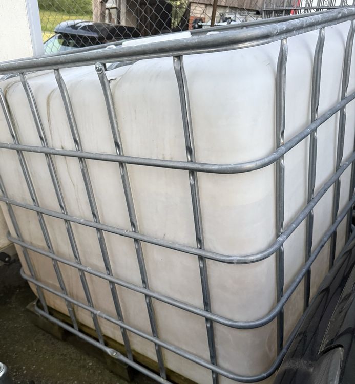 Grosse IBC Wassertank / Regenwassertank 1000 Liter (Gebraucht) in ...