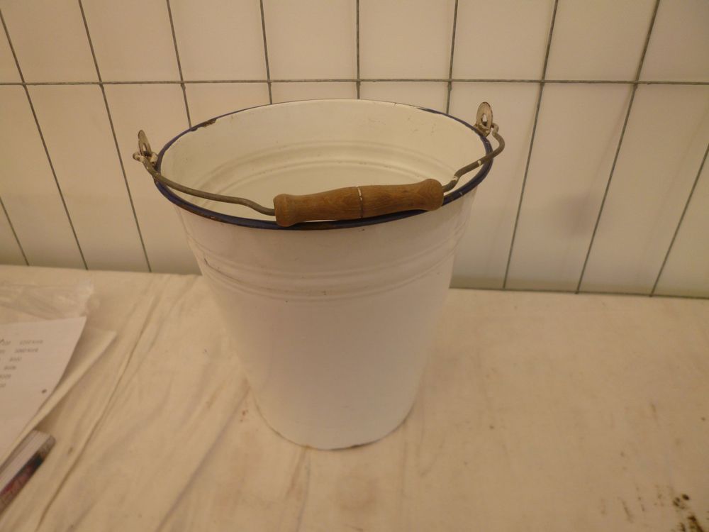 Emai kleiner Eimer Haven Kessel Zuber Weis Blauer Rand 1950 (Gebraucht) in Luzern für CHF 25 ...