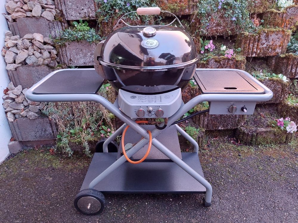 Sehr schöner Kugelgrill Gasgrill Outdoorchef Montreux 570 (Gebraucht) in Kriens für CHF 399 ...