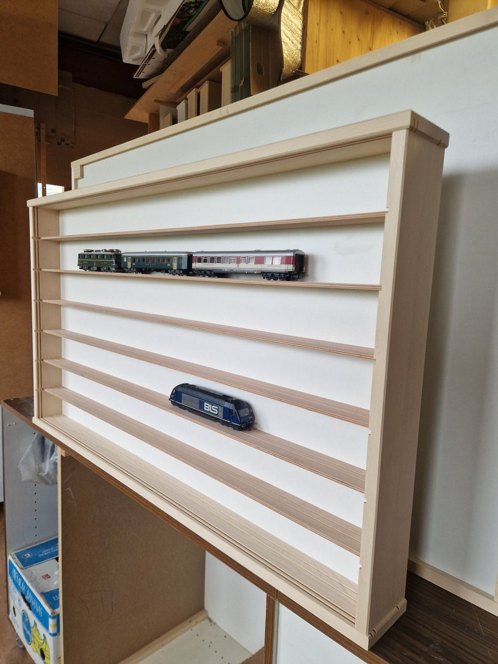 Vitrine 1,1m für H0 Modelle mit 7 Stellebenen (Neu (gemäss Beschreibung ...