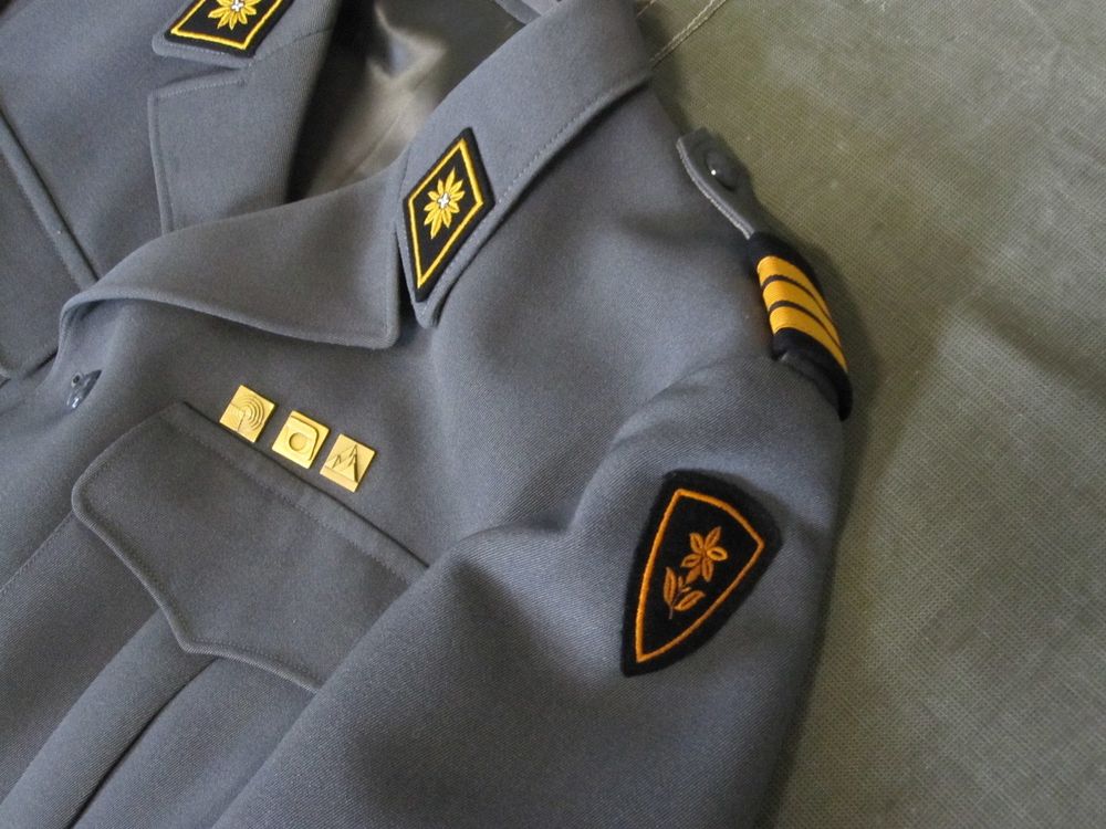Uniform Oberst im Generalstab (Gebraucht) in Worb für CHF 63 – mit ...