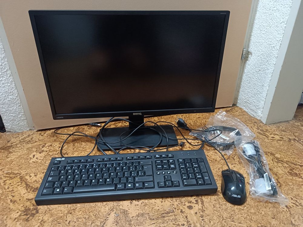 Monitor, Tastatur und Maus Set (Gebraucht) in Obfelden für CHF 8 – nur ...