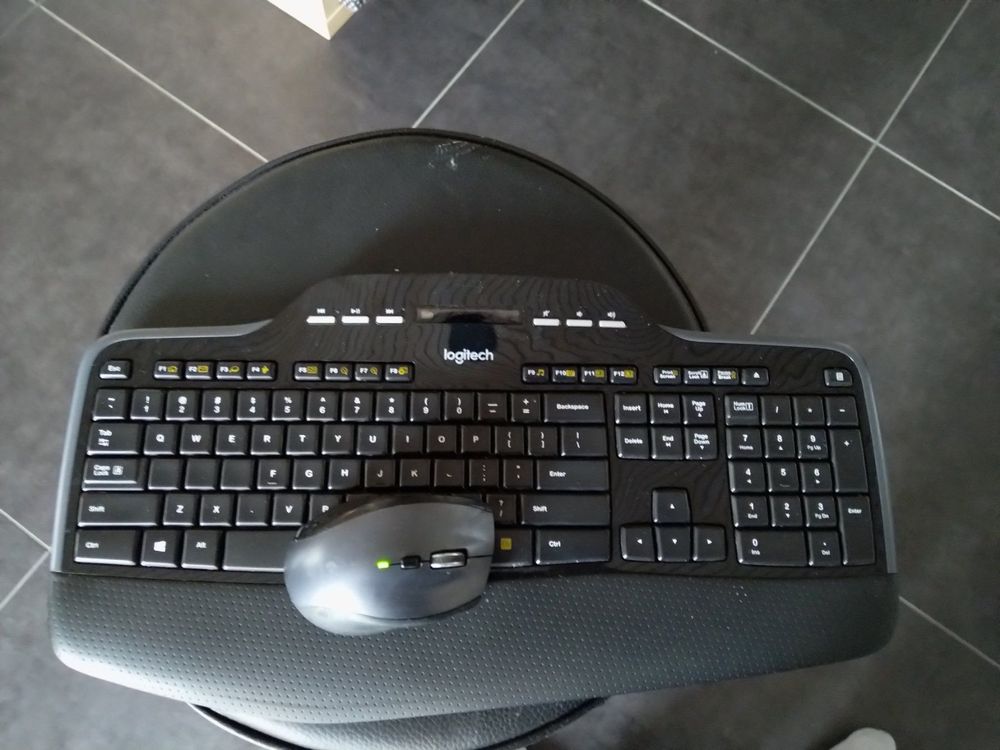 Logitech Mk710 US Keyboard + M705 Mouse Wireless (Gebraucht) in ...