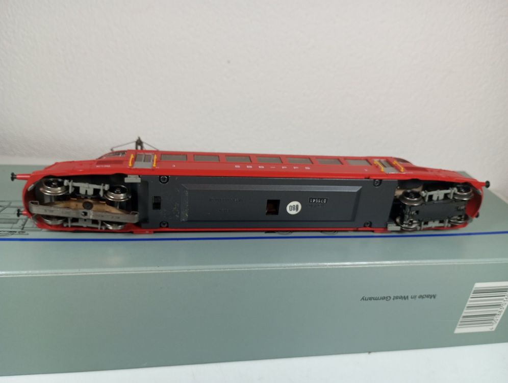 Märklin: 3605 Roter Pfeil SBB / Flèche Rouge CFF (Defekt) in Fontaines ...