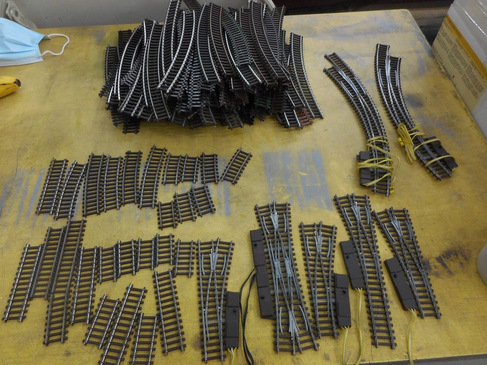 Kleinbahn, über 200x Gleise, Weichen usw. (Gebraucht) in Bretzwil für ...