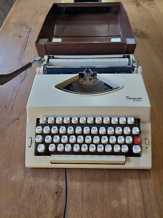 Machine à écrire Gracia de Luxe (D'occasion) à Vernier pour CHF 40 ...