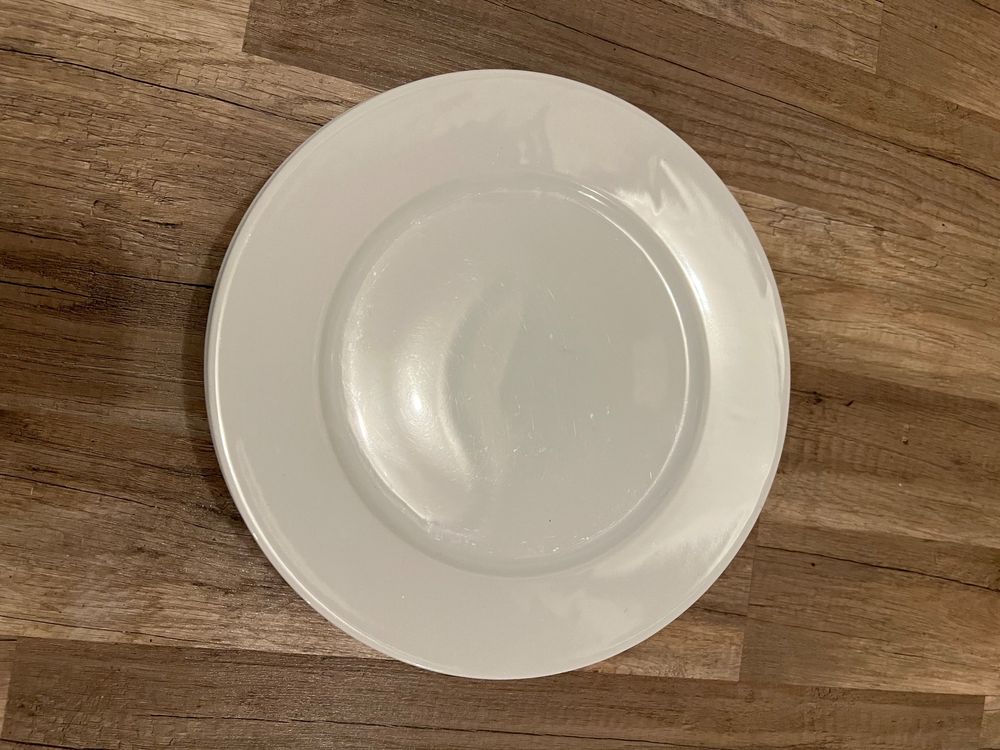 Teller weiss von IKEA (Gebraucht) in für CHF 1 – nur Abholung auf ...