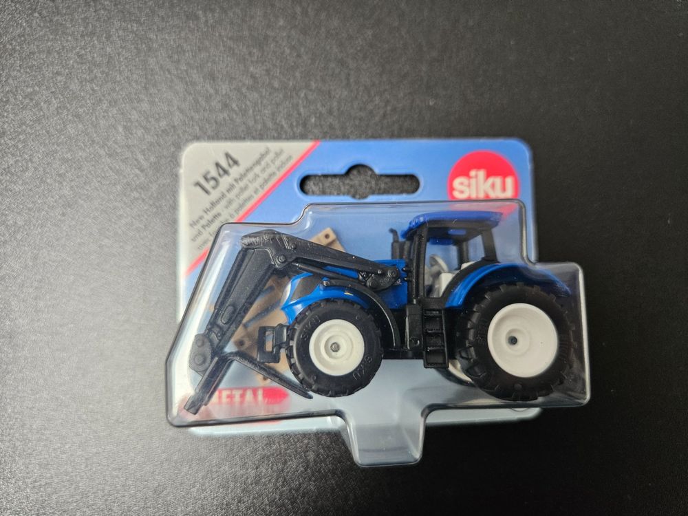 Neu - Siku - 1544 - New Holland mit Palettengabel (Neu und originalverpackt) in Dagmersellen für ...