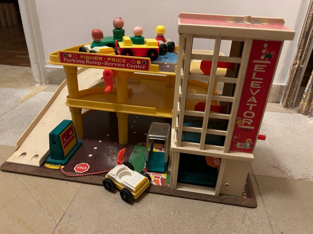 Fisher Price Garage (Gebraucht) in Riehen für CHF 50 – mit Lieferung ...