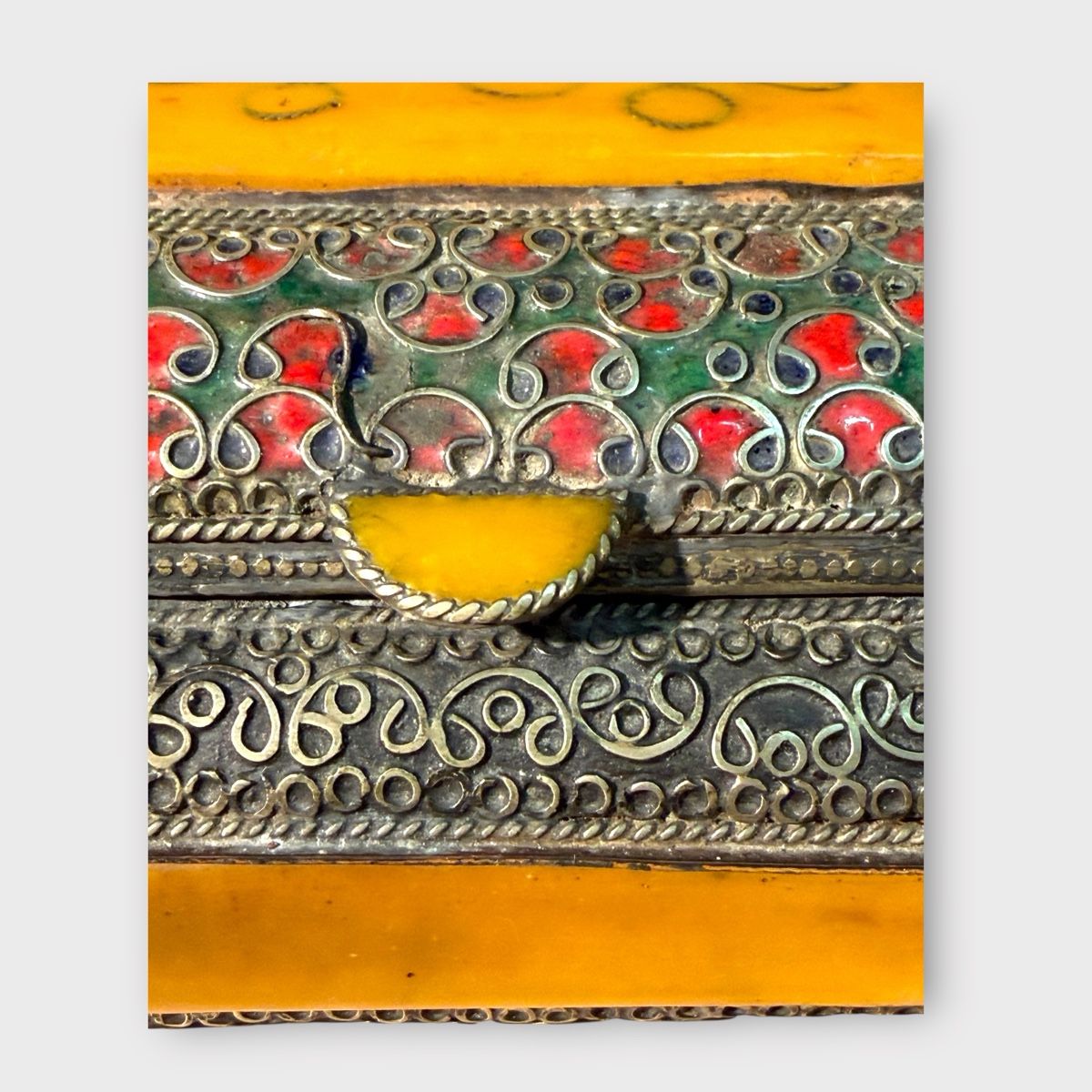 Vintage Silver Filigree Trinket Box with Amber Inlay (D'occasion) à ...