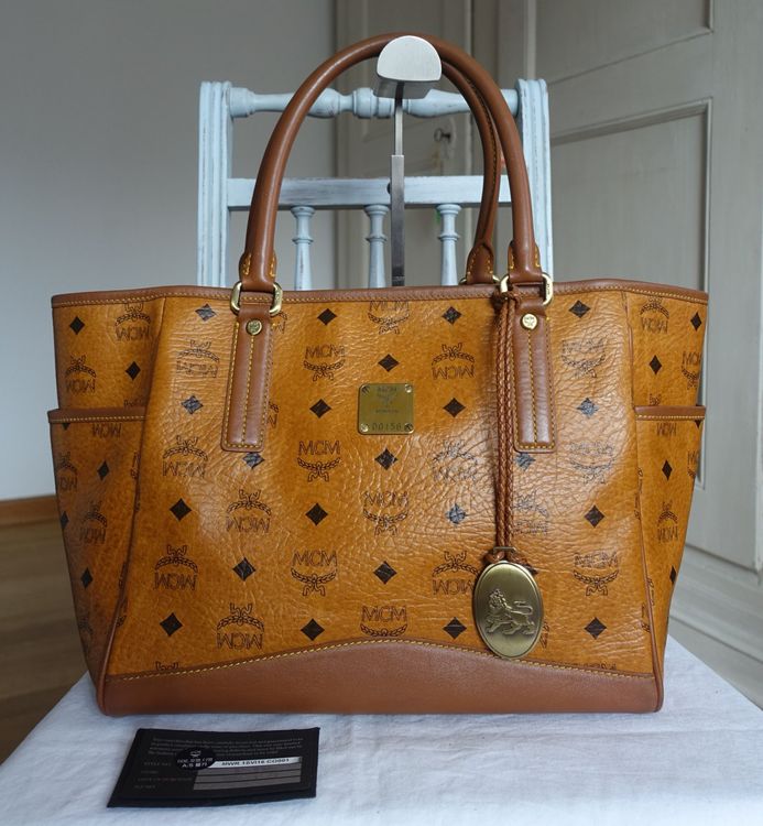 Original MCM Shopper mit Lion-Anhänger | Kaufen auf Ricardo