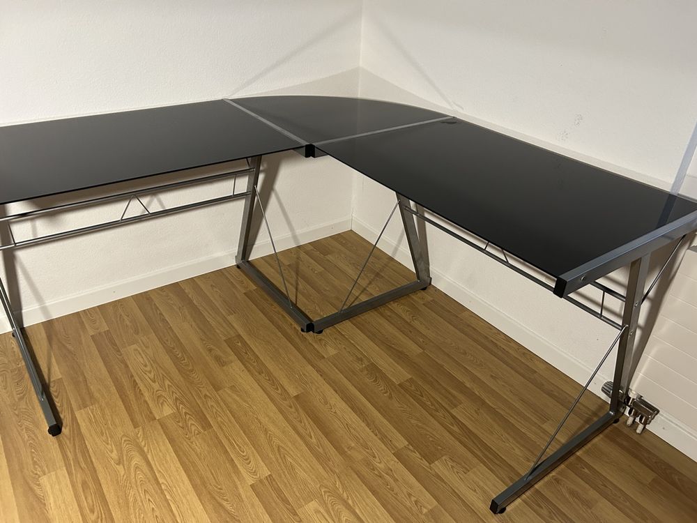 Modern L-Shaped Glass & Metal Desk (Gebraucht) in St. Gallen für CHF ...