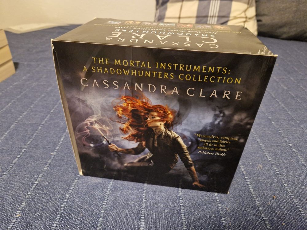 Cassandra Clare: Shadowhunters 1-6 + Codex im Schuber (Gebraucht) in ...
