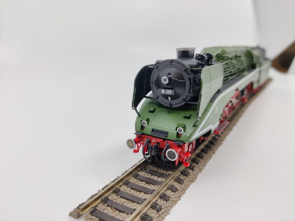 Roco 63201 Dampflok BR 18 DR, Analog mit Schnittstelle (Neu (gemäss Beschreibung)) in Wangs für ...