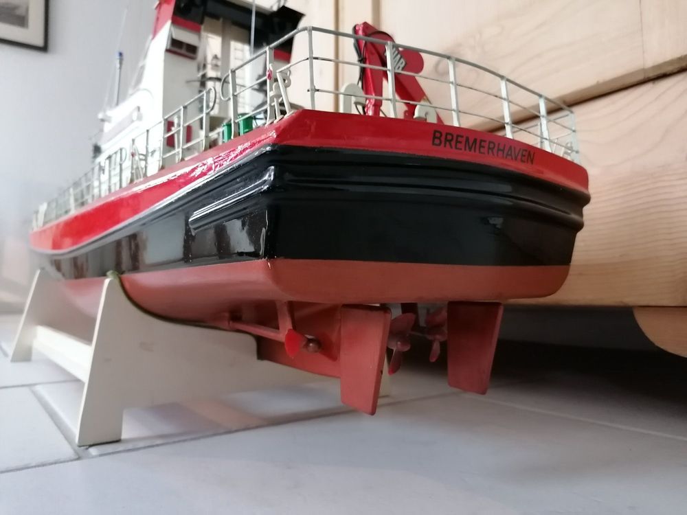 RC-Schiff Löschkreuzer Weser von Graupner (Defekt) in Chabrey für CHF ...