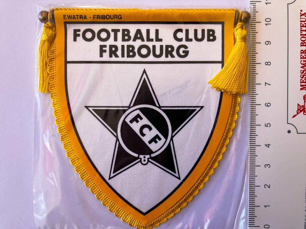 Vintage Fanion/Wimpel FC FRIBOURG (Neu und originalverpackt) in Gland für CHF 8 – mit Lieferung ...