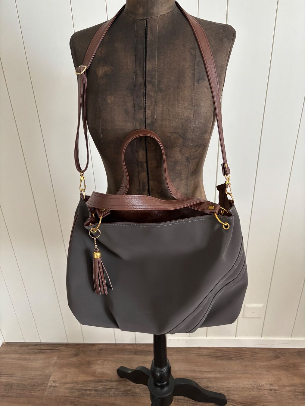 Schöne grosse Umhänge Tasche braungrau - Neu (Neu (gemäss Beschreibung ...