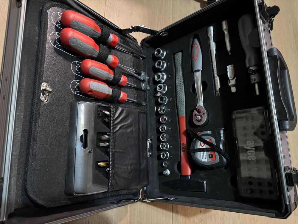AYCE Werkzeugkoffer Werkzeugkasten Set (Gebraucht) in Zug für CHF 33 ...