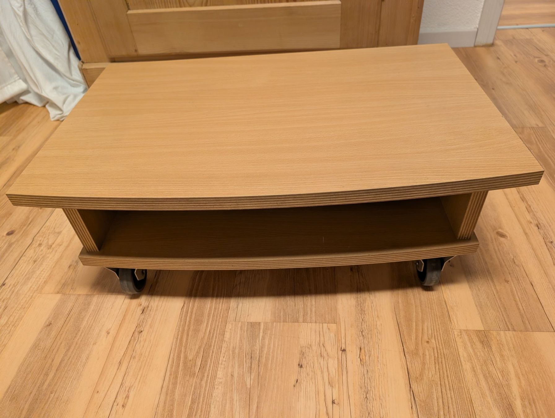 TV-Möbel auf Rollen, Holz, inkl. Kabelöffnung an Ruckwand (Gebraucht ...