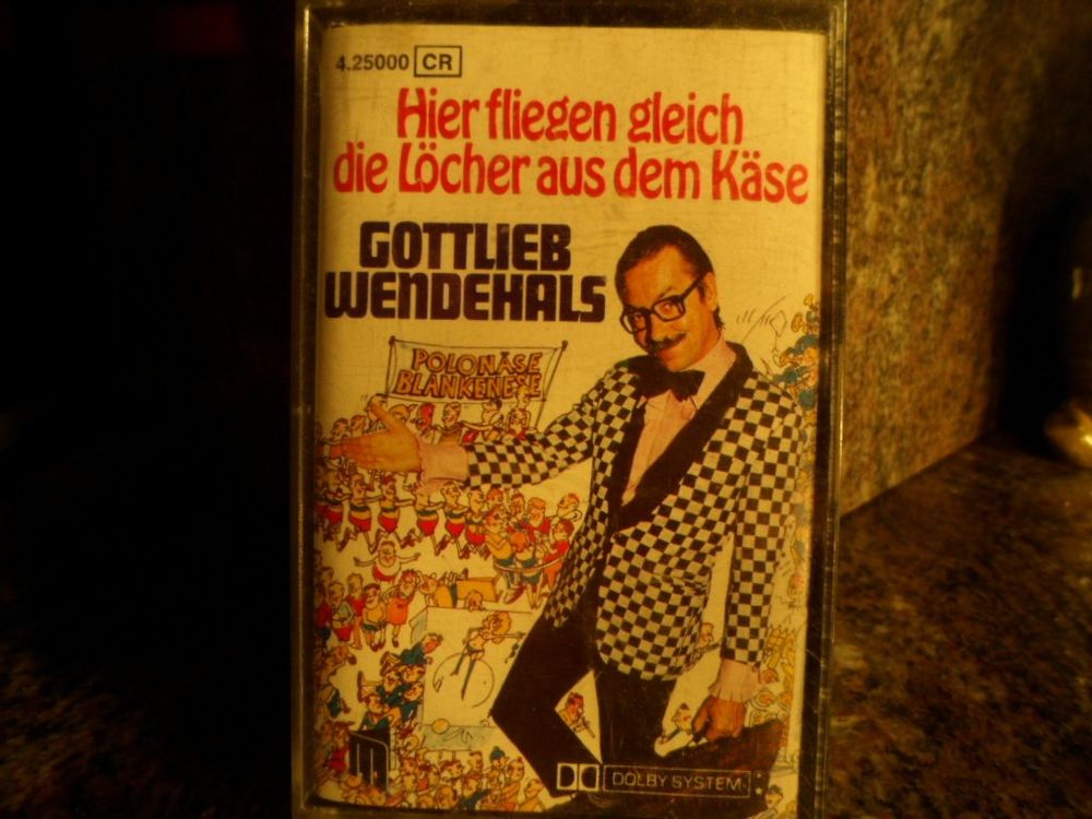 Hier Fliegen Gleich Die Locher Aus Dem Kase