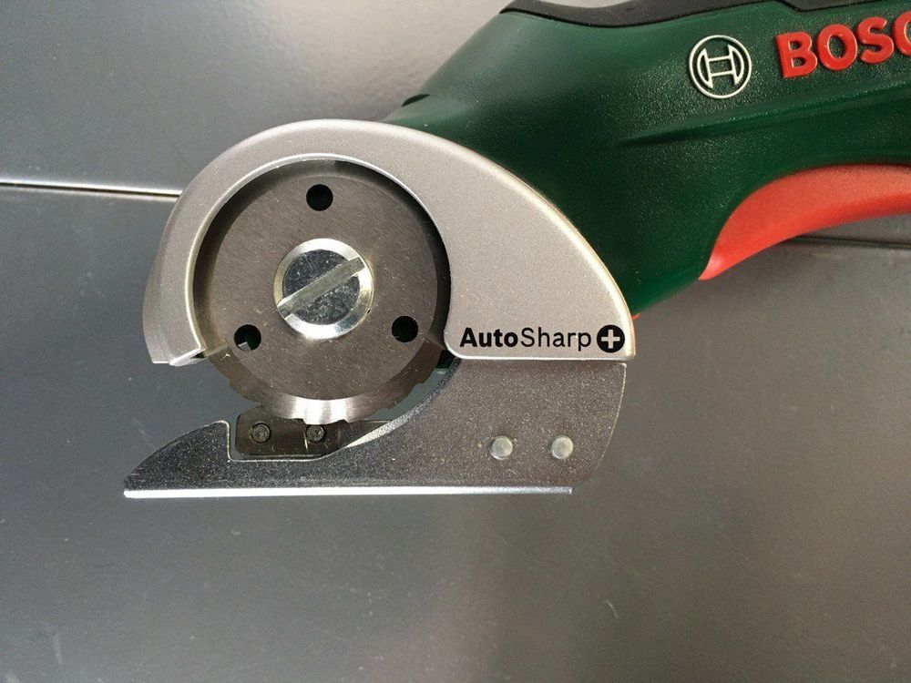 Bosch Universal Cutter XEO (Neu (gemäss Beschreibung)) in Russin für ...
