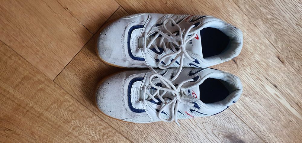 Hallenschuhe Gr. 41 weiss-blau 👟👟 (Gebraucht) in Kandersteg für CHF 5 – mit Lieferung auf ...