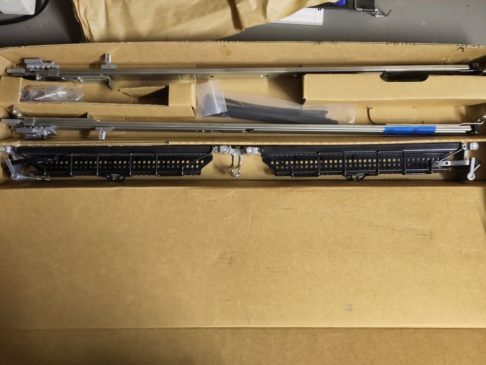 DELL KIT RACK V-Rail U1/P1 - NAS, V3 PN #G1197 (Gebraucht) in Bättwil ...