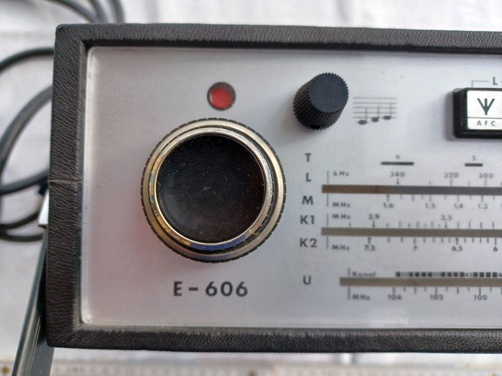 Militär, Radio, Empfänger E-606, Biennophone (Gebraucht) in Horw für CHF 35 – mit Lieferung auf ...