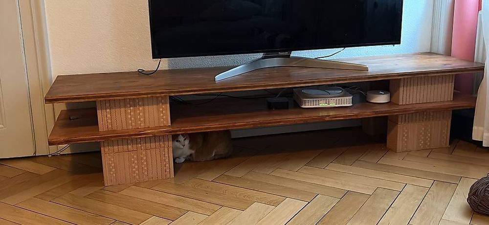 TV Möbel Bretter & Ziegelsteine (Gebraucht) in Basel für CHF 30 – nur ...