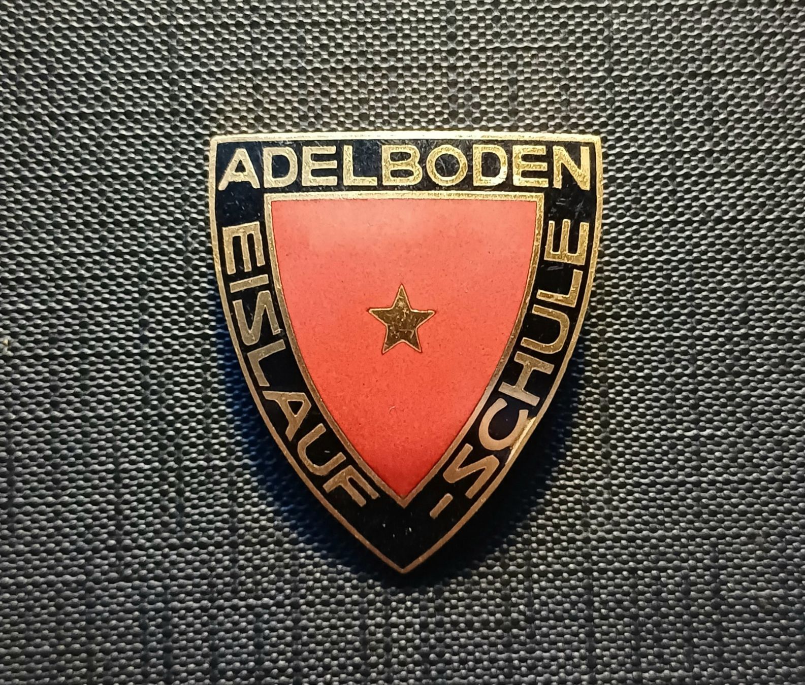 Antikes Abzeichen ADELBODEN Eislauf-Schule EMAIL (1 Sterne) (Gebraucht ...