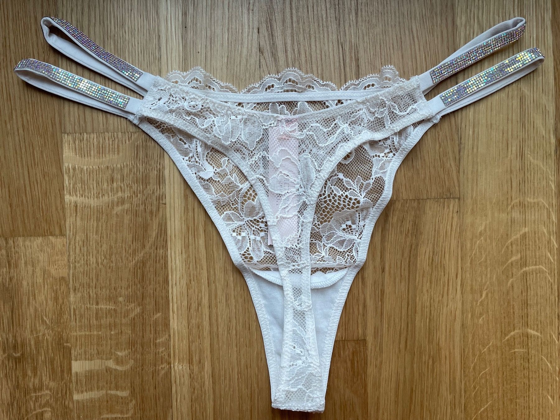 Victoria’s Secret Double Shine Strap Lace Thong M NEW (Neu und ...