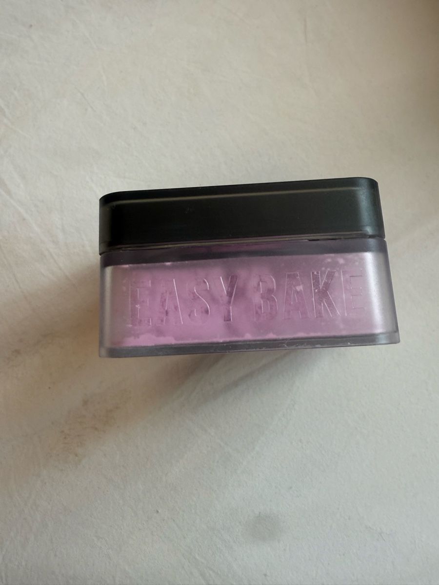 Huda Beauty Easy Bake Loose Baking Powder in Ube Birthday (Neu (gemäss ...