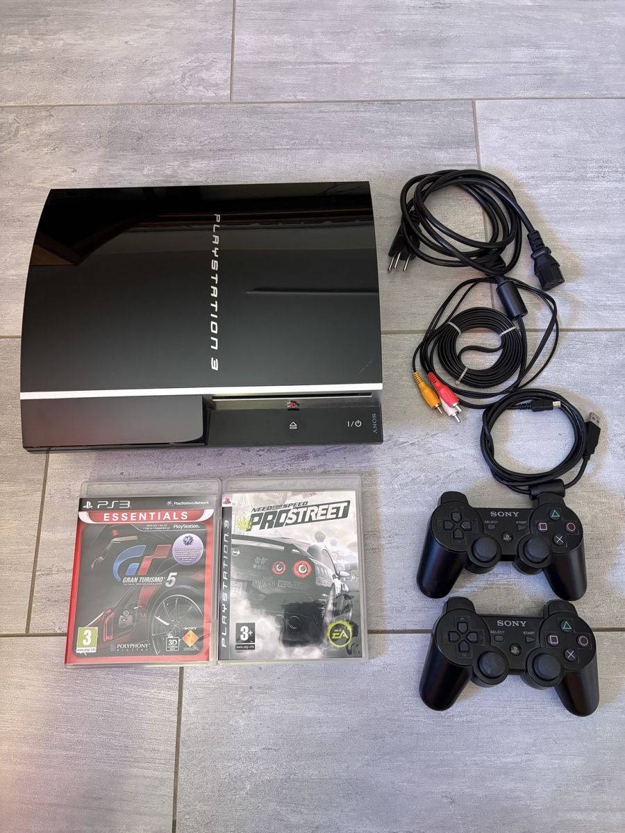 Playstation 3 / PS3 inkl. 2 Games und 2 Controller (Gebraucht) in ...
