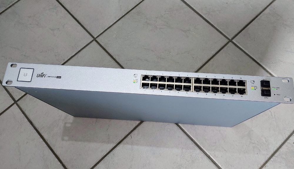 US-24-250 Ubiquiti UniFi Switch 24Port PoE (Gebraucht) in Menziken für ...
