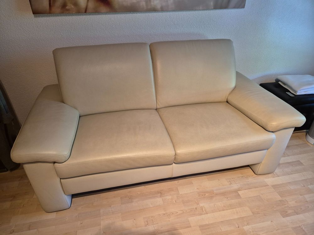 Echtleder 2er Sofa beige (Gebraucht) in Hallau für CHF 100 – nur Abholung auf Ricardo kaufen